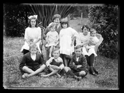 Mrs Bill Fraser with Bill & Hugh Fraser family - Nelson Provincial Museum