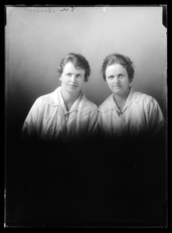 Ching, gp 2 - Nelson Provincial Museum