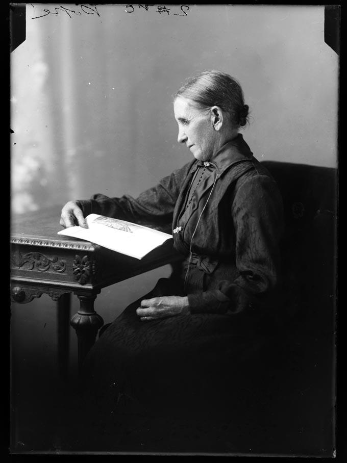 Pope, Mrs - Nelson Provincial Museum