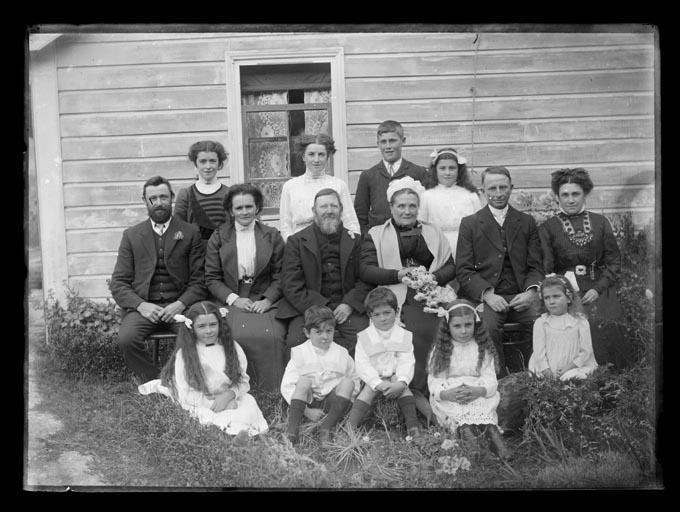 Mead, Mr Fred and Mrs Jane, nee Louden, of Motopiko - Nelson Provincial ...
