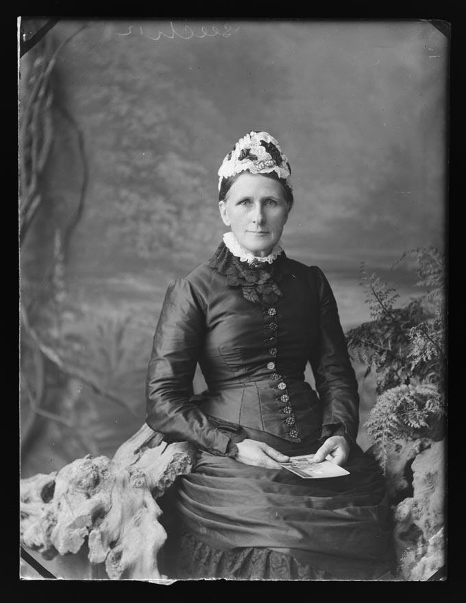 Leach, Mrs - Nelson Provincial Museum