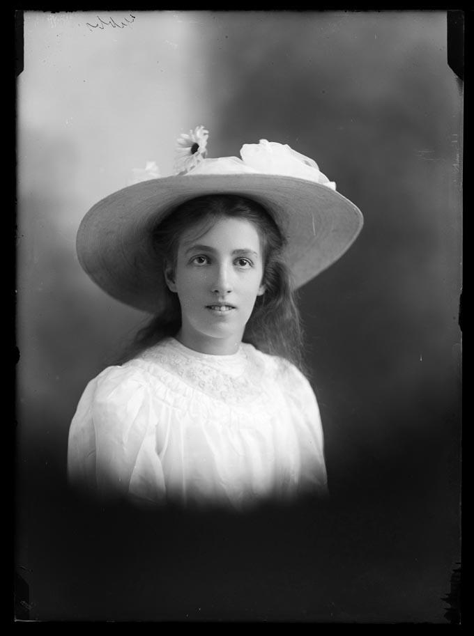 Gibbs, Miss - Nelson Provincial Museum